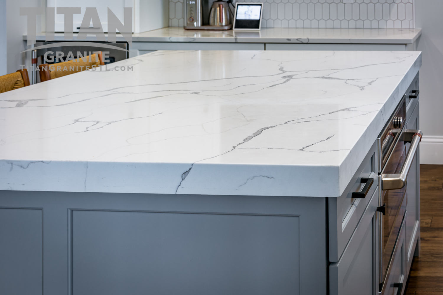 Statuary Classique Quartz Kitchen - Titan Granite - St Louis MO