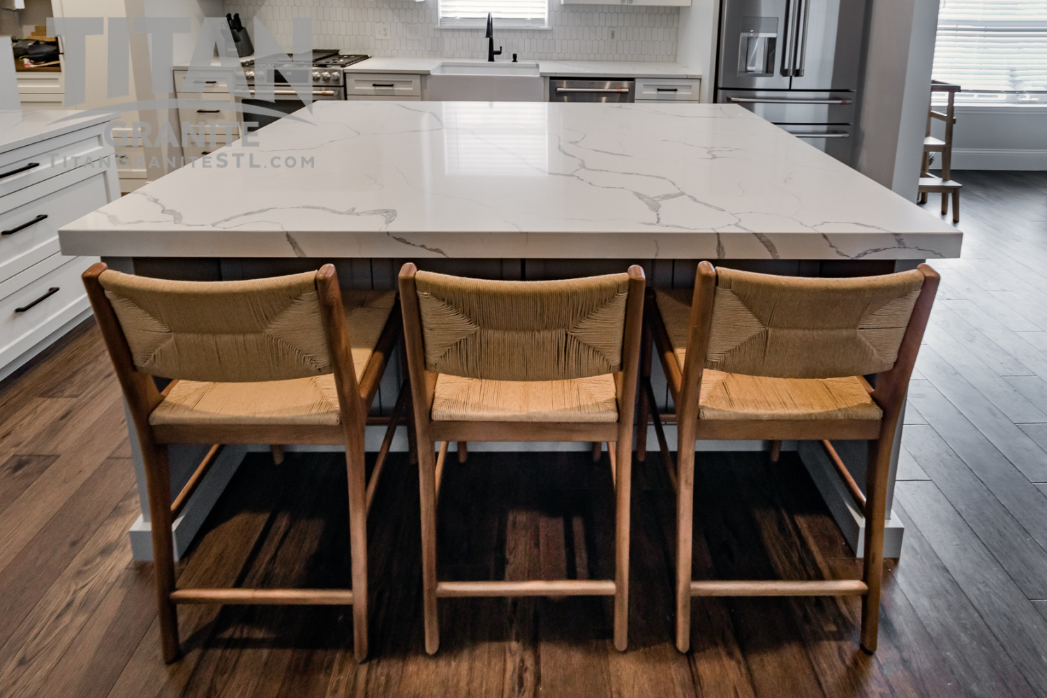 Statuary Classique Quartz Kitchen - Titan Granite - St Louis MO