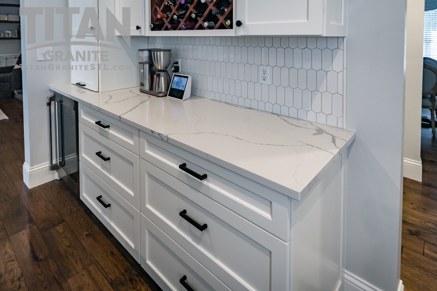 Statuary Classique Quartz Kitchen - Titan Granite - St Louis MO